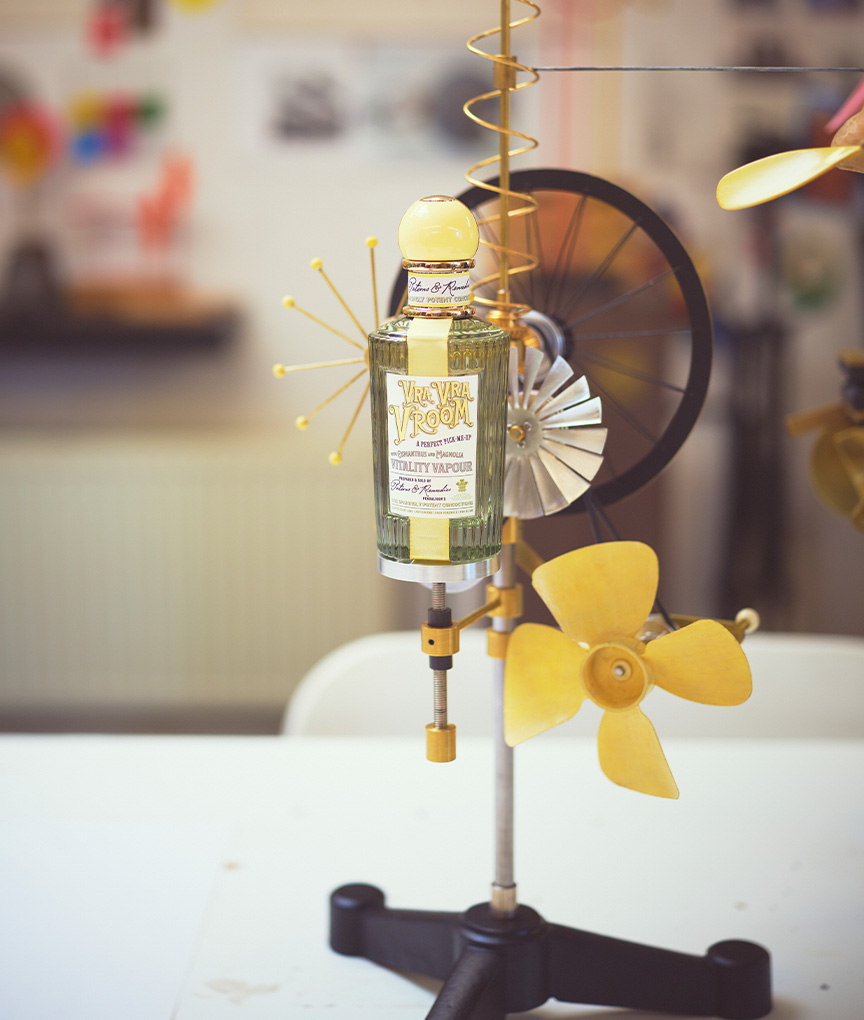 En coulisse : Les merveilleuses machines de Martin Smith | Penhaligon's